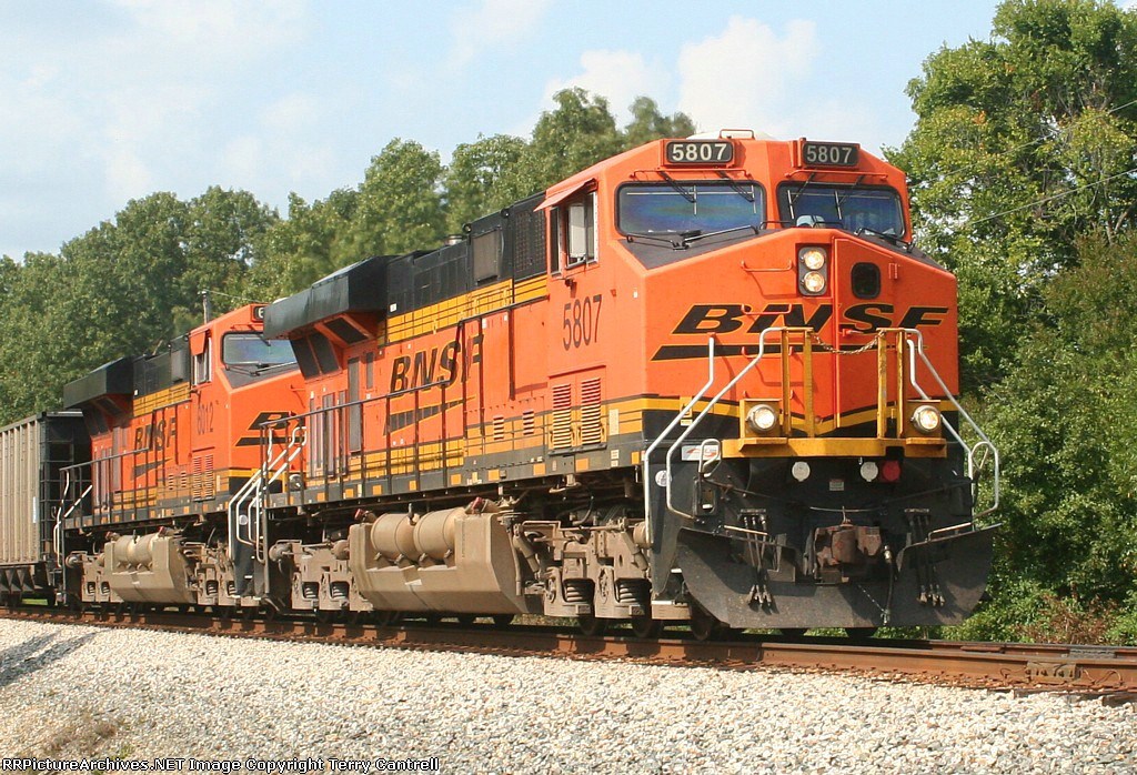 BNSF 5807